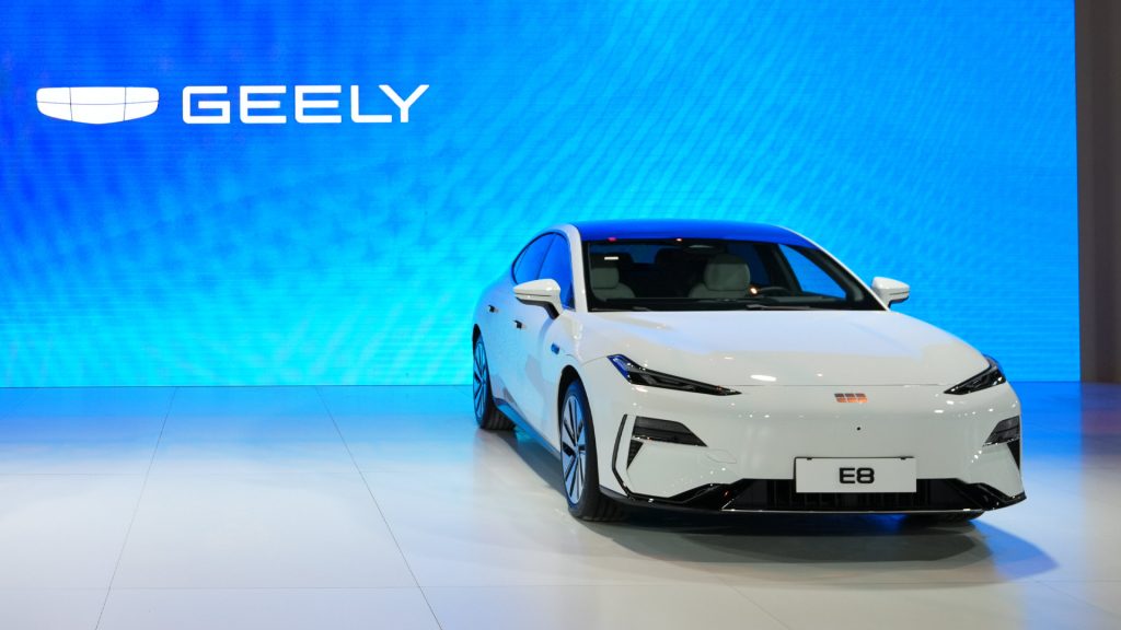 إليكم سيارة جيلي جالاكسي E8 الكهربائية من فعاليات معرض الرياض للسيارات